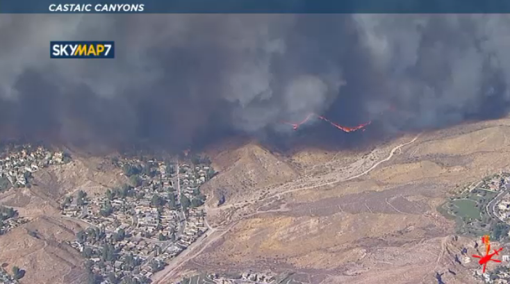 LIVE: CanyonCountry fire explodes to more than 850 acres, LACoFDPIO ...