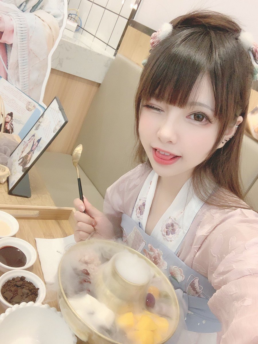 六二二同学(@sixtutu622 ):#汉服 お皿は結構大きいですよ👇