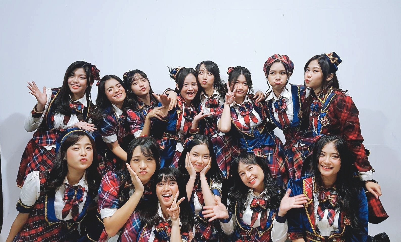 Jeketi Feed on Twitter: "Wots Seifuku member jkt48 kesukaan kalian yg mana guys ? Kalo saya ...