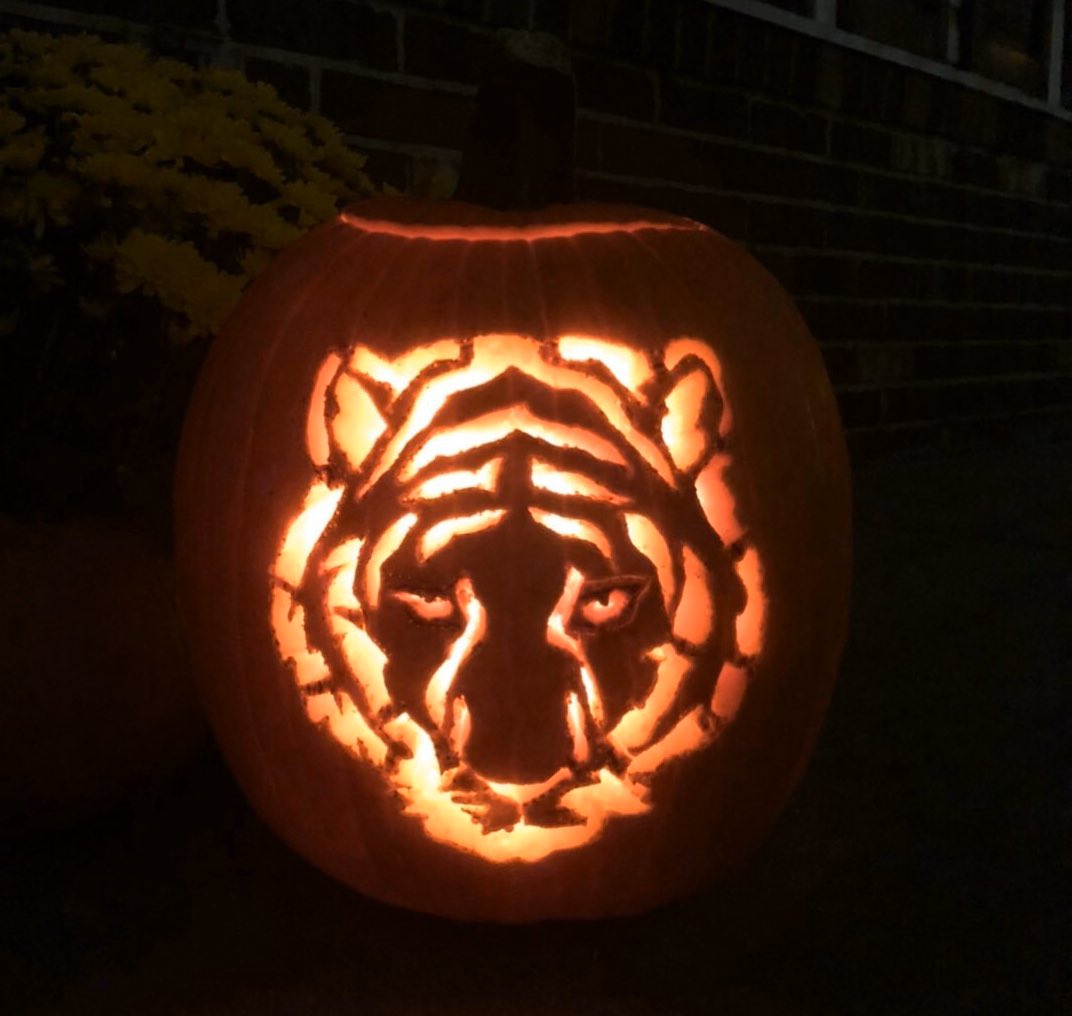 Easy Tiger Pumpkin Carving