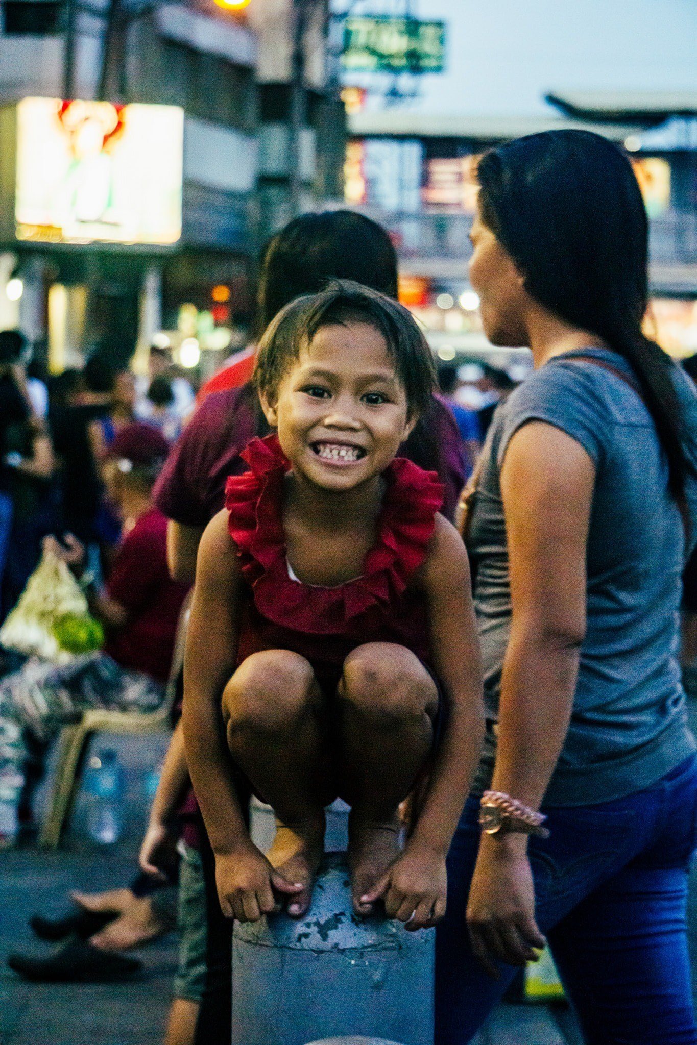 News5 on Twitter: "Isang batang nagtitinda ng sampaguita sa Quiapo ang nakiusap daw sa ...