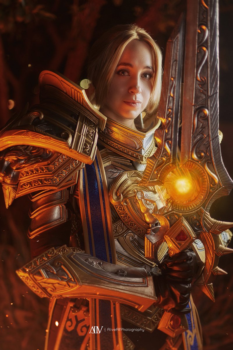 Queen Anduin Wrynn cosplay by Oshley : r/gaming