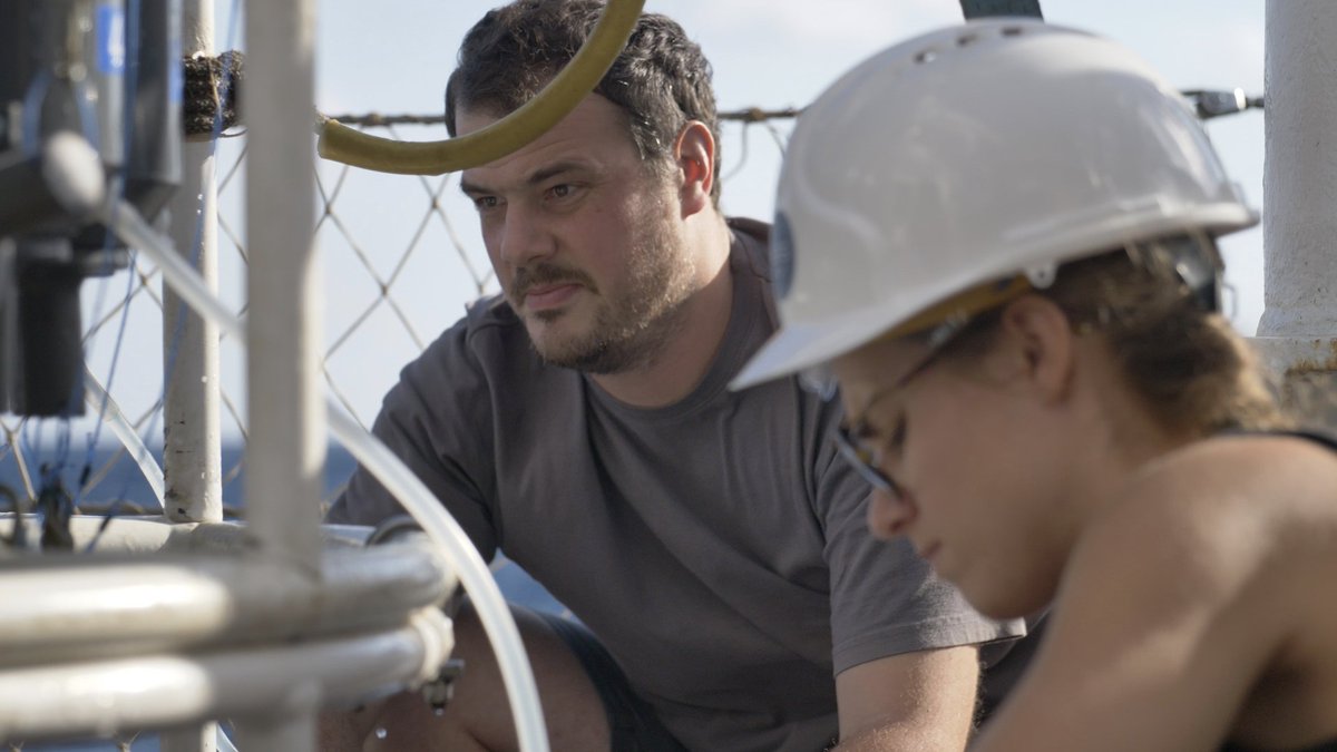 TONGA Project on Twitter: "How do you track #hydrothermal plumes in the ocean? Follow the gases ...