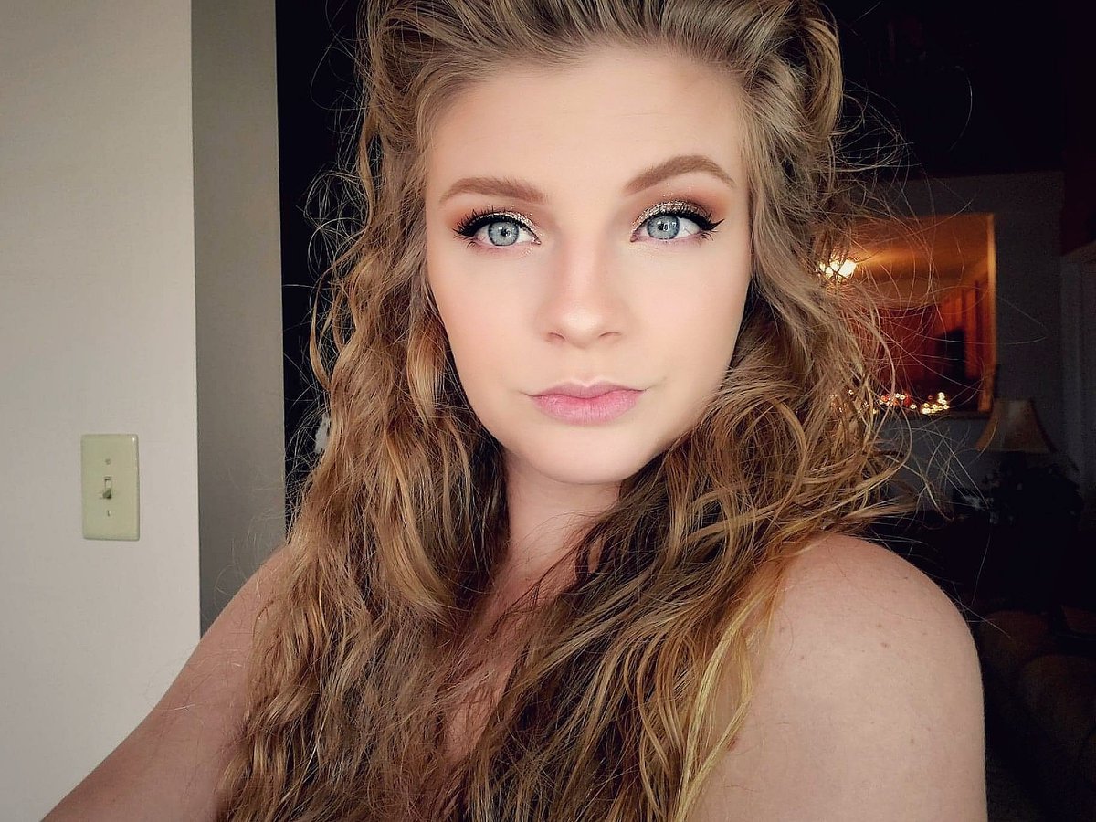 Kaitlin Bennett's Instagram, Twitter & Facebook on IDCrawl