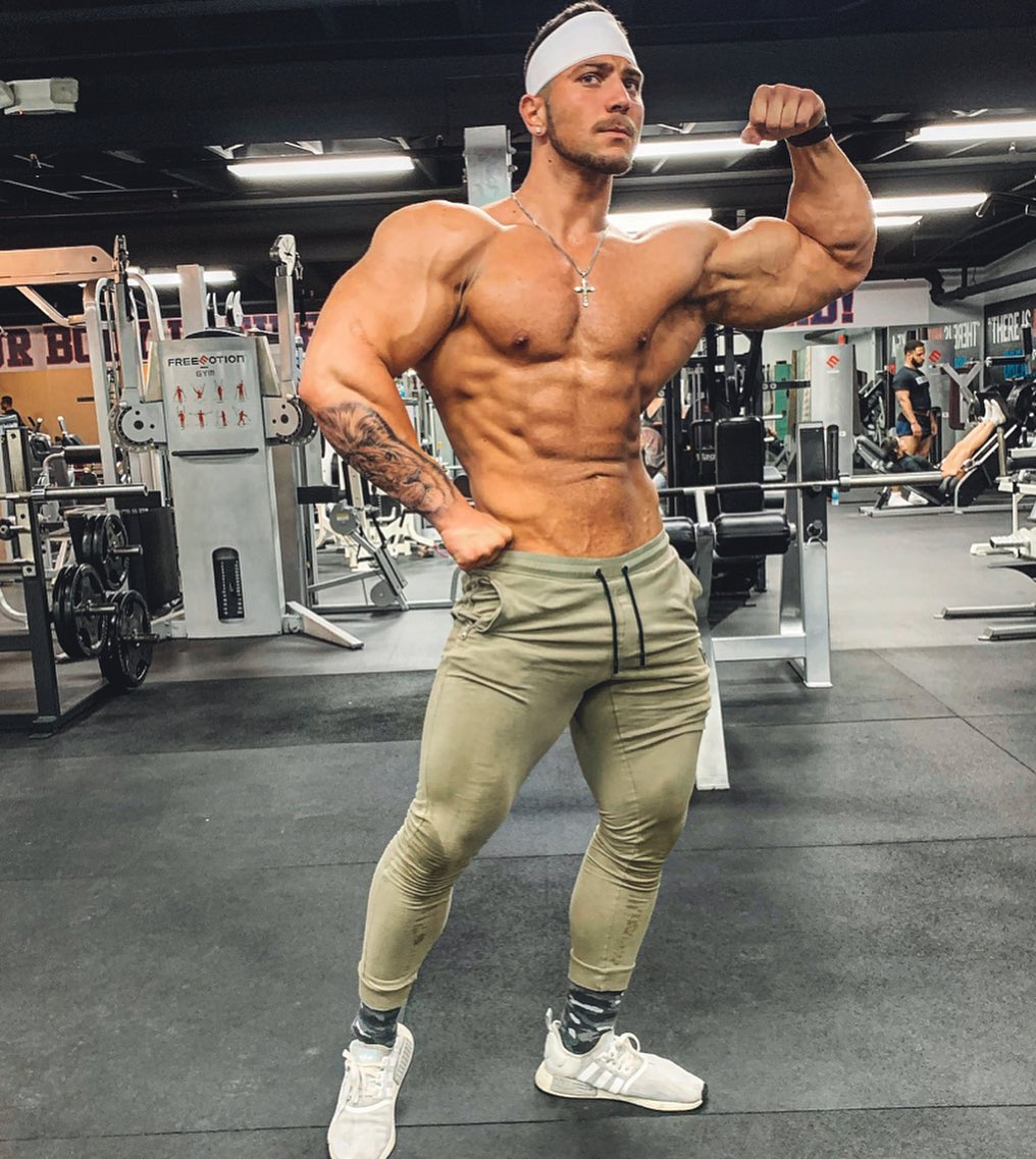 Chris Bumstead's Biography - Girlfriend, Height, Age. Steroids