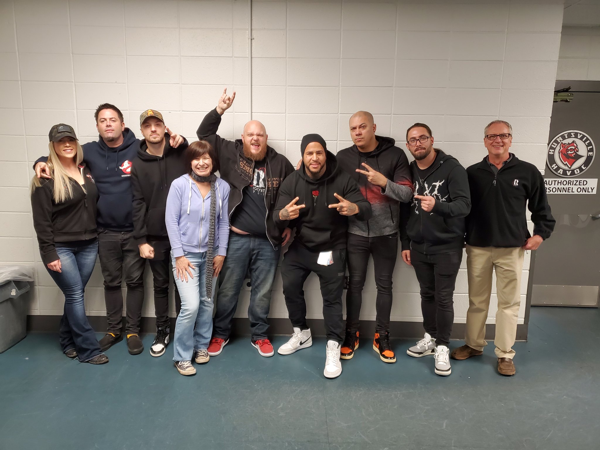 The Rocket 95.1 WRTT on Twitter: "The rocket crew with @badwolves https://t.co/mXZZAxp0oC" / Twitter