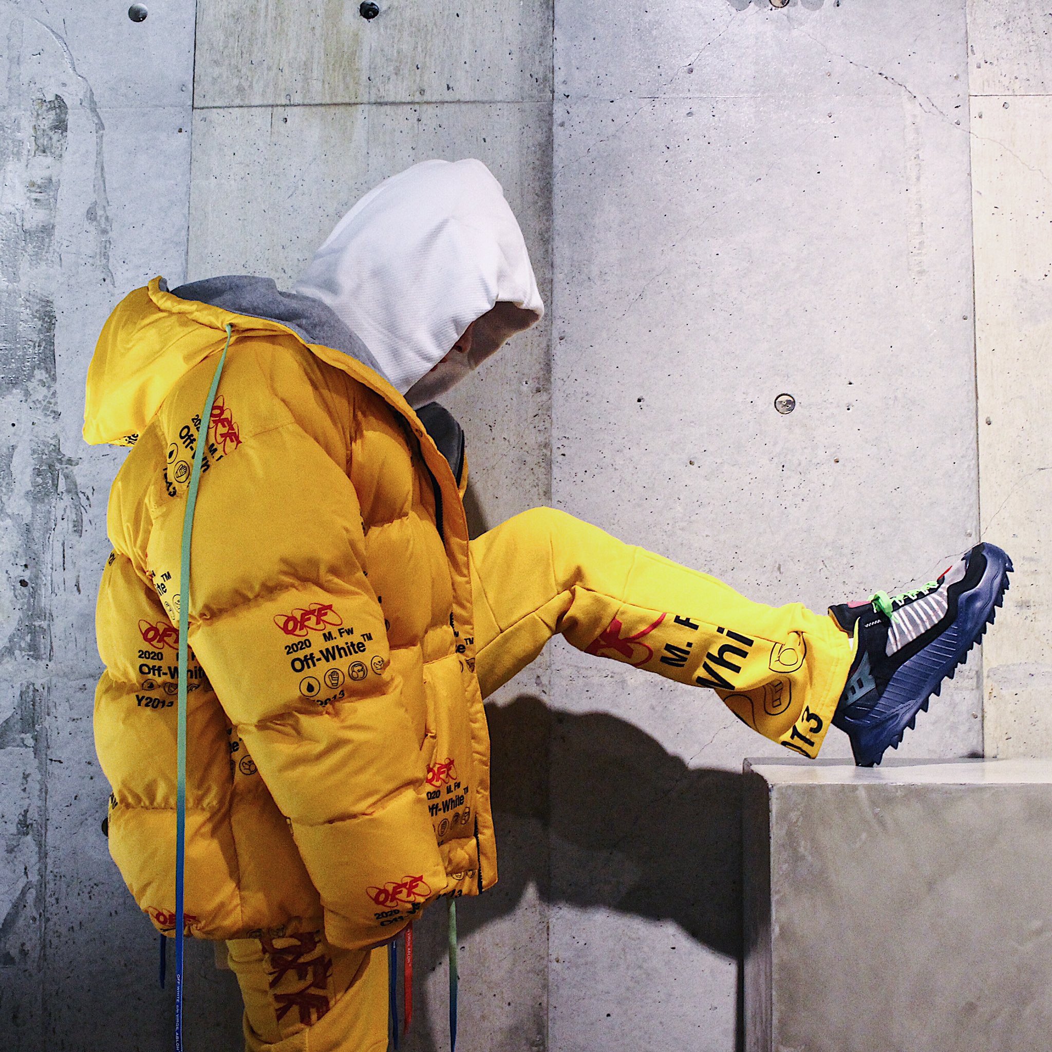 off-white 19AW Industrial Zipped Puffer- off-white 19AW Industrial Zipped Puffer-