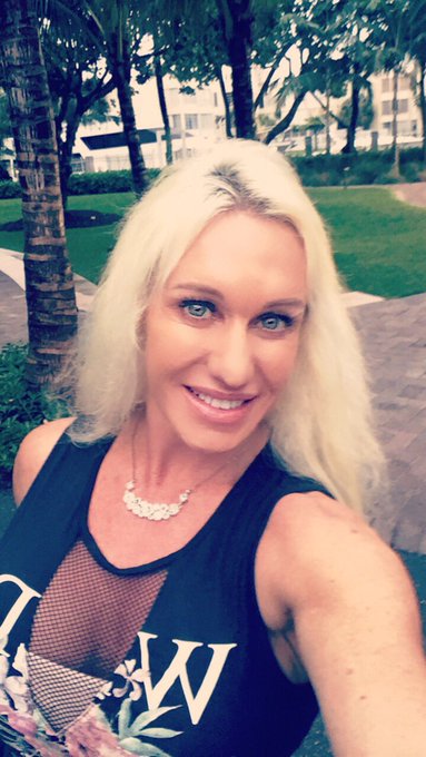 Tw Pornstars Ashlee Chambers The Most Retweeted Pictures And Videos For All Time Page 14