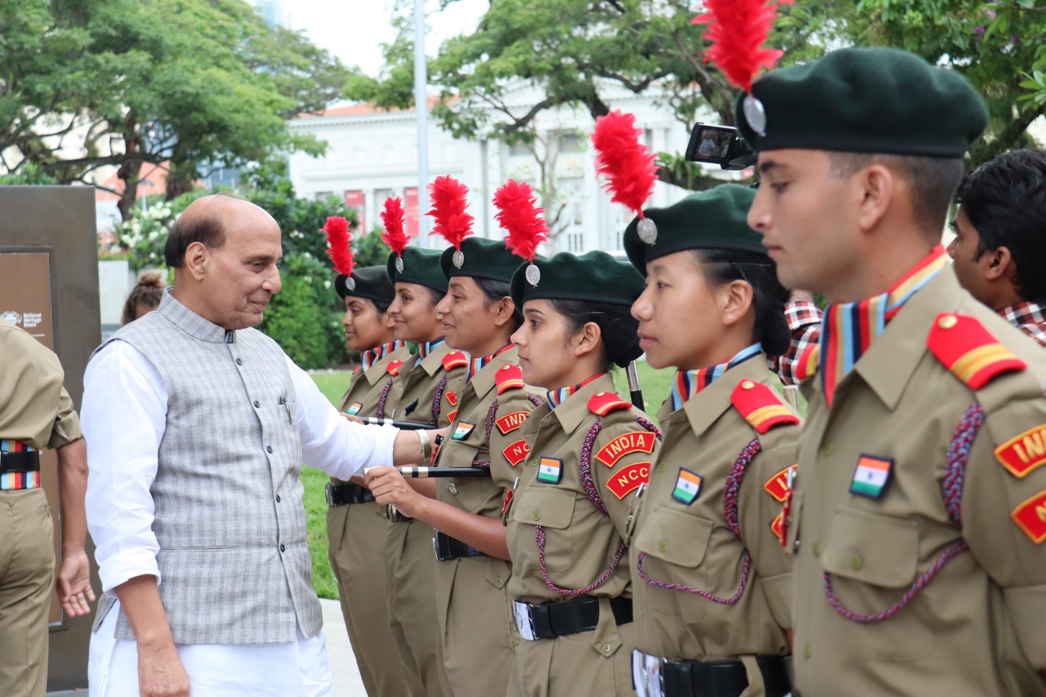 रक्षा मंत्री कार्यालय/ RMO India on Twitter: "Raksha Mantri Shri @rajnathsingh interacted with ...