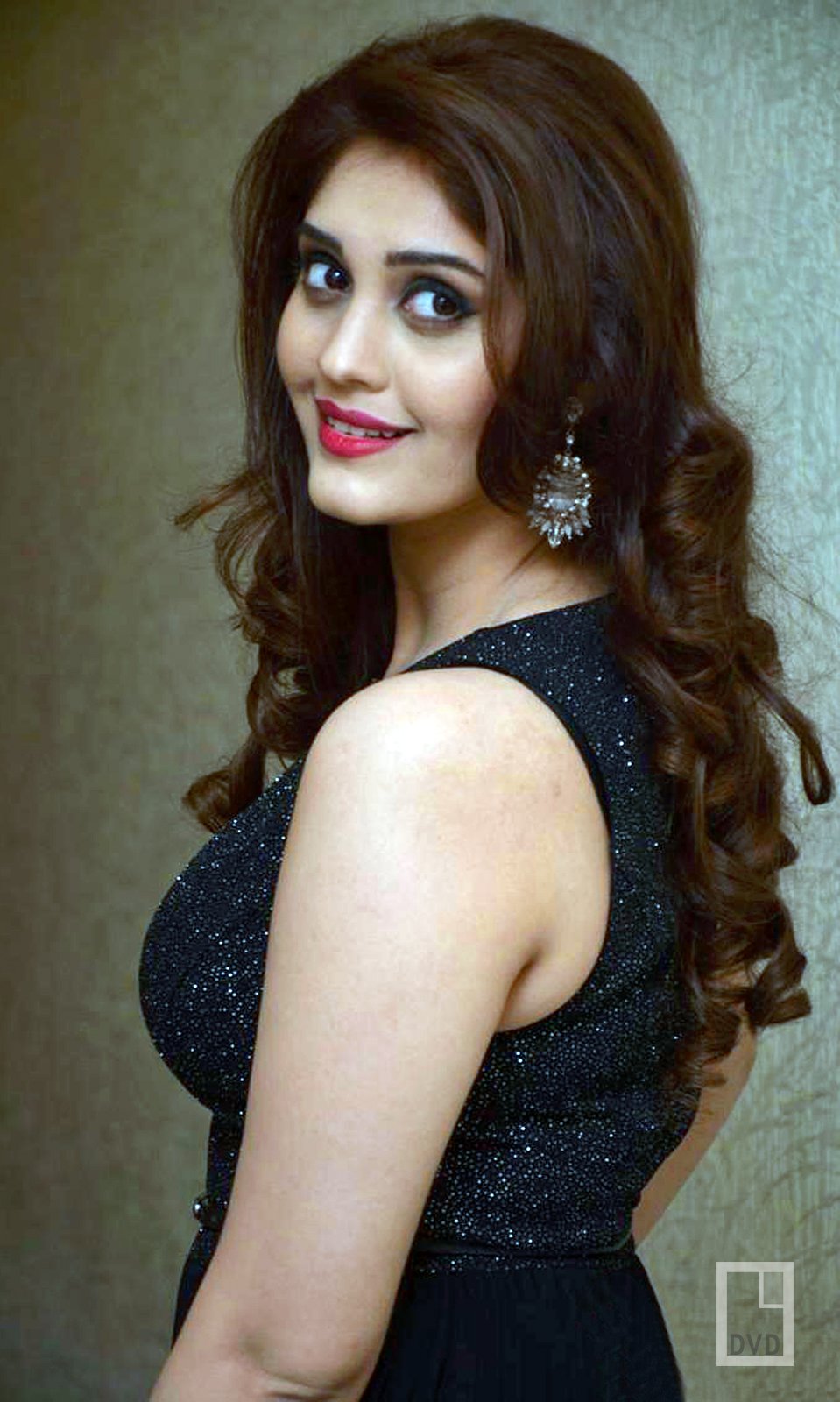 devadhaigal on Twitter: "To see more HD photos of Actress Surabhi click the link below https://t ...