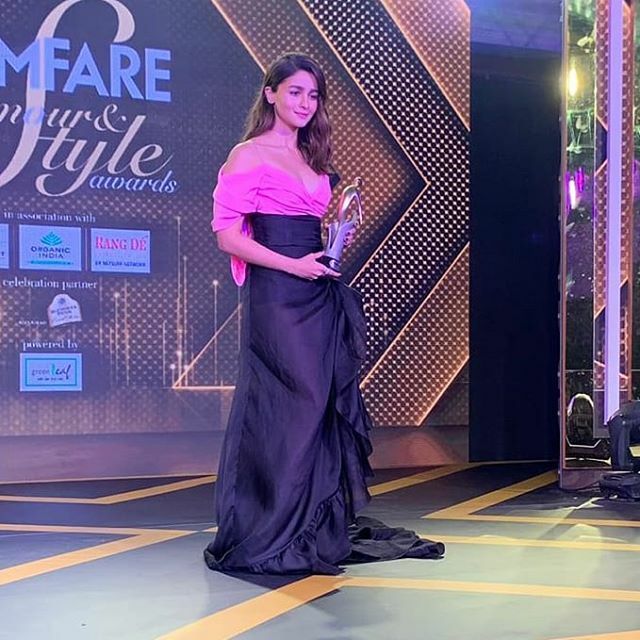 Hype PR on Twitter: "Most Stylish Star ! 💣 #AliaBhatt #FilmfareGlamourandStyleAwards https://t ...