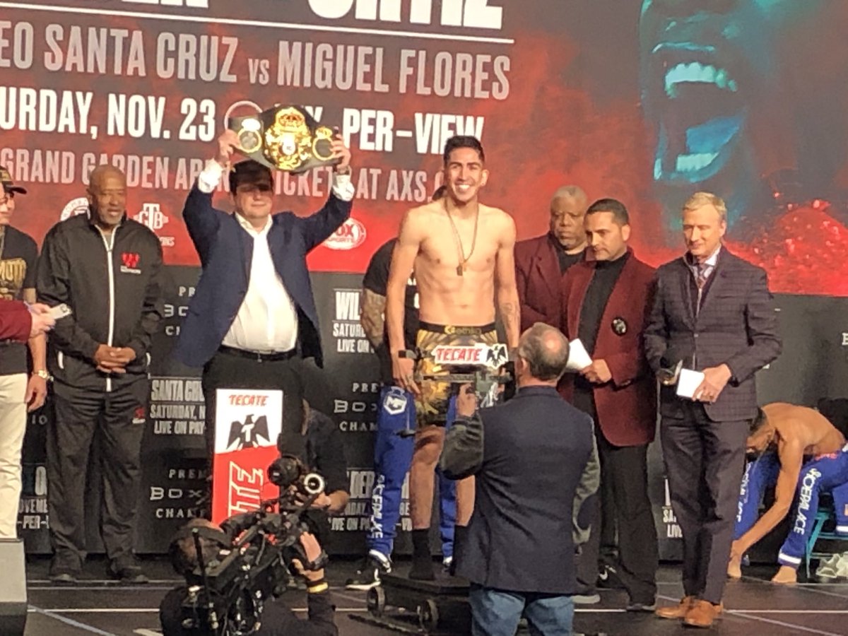 Leo Santa Cruz at 129.5 for his ⁦WBABoxing⁩ secondary 130-pound title ...