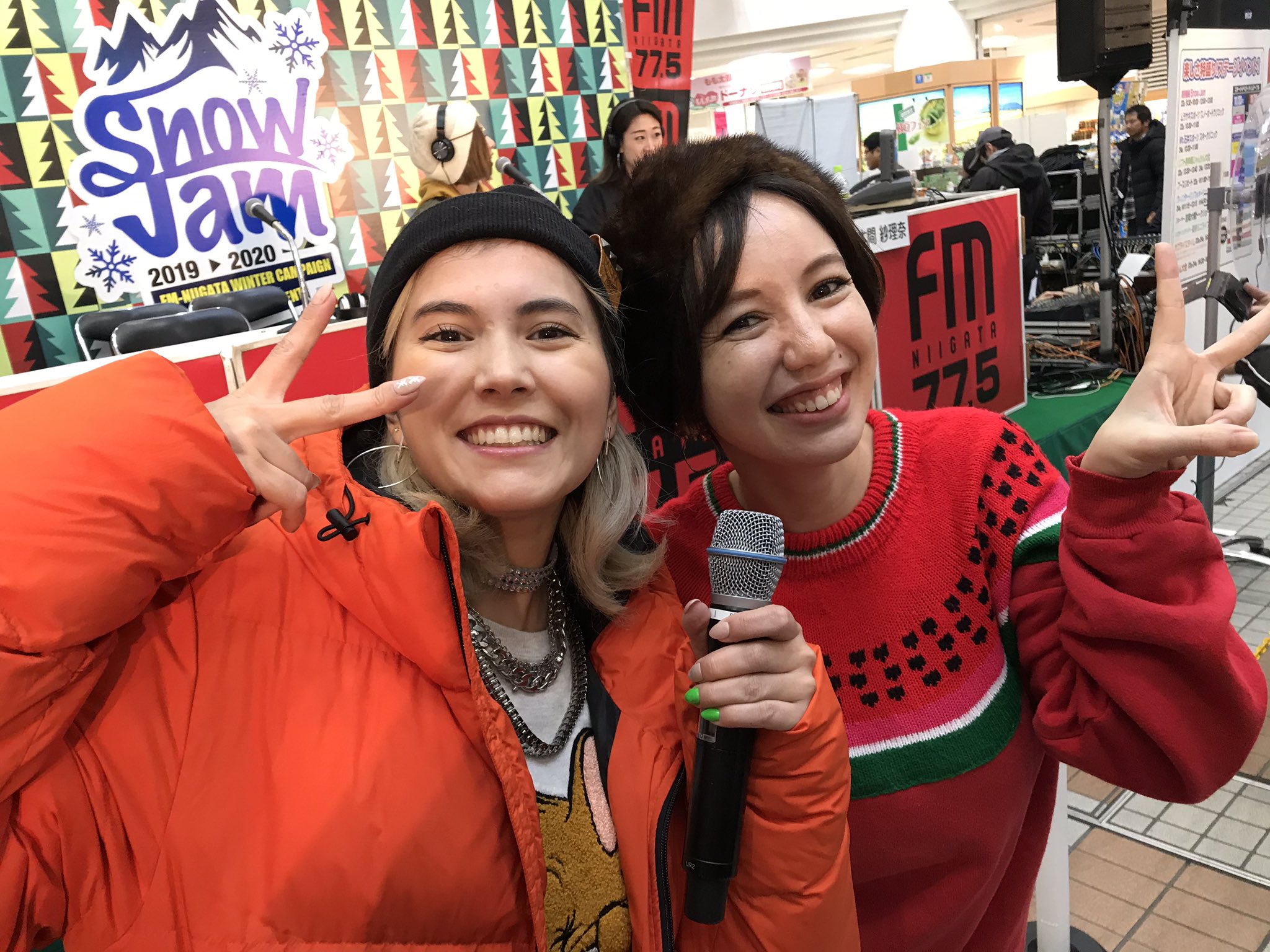 FM-NIIGATA on Twitter: "リポートを終えたミカーシャ！！ 生放送は引き続き放送中ー！！ #snowjam #sj #fm775 #fmniigata #上村知世 #鎌田 ...