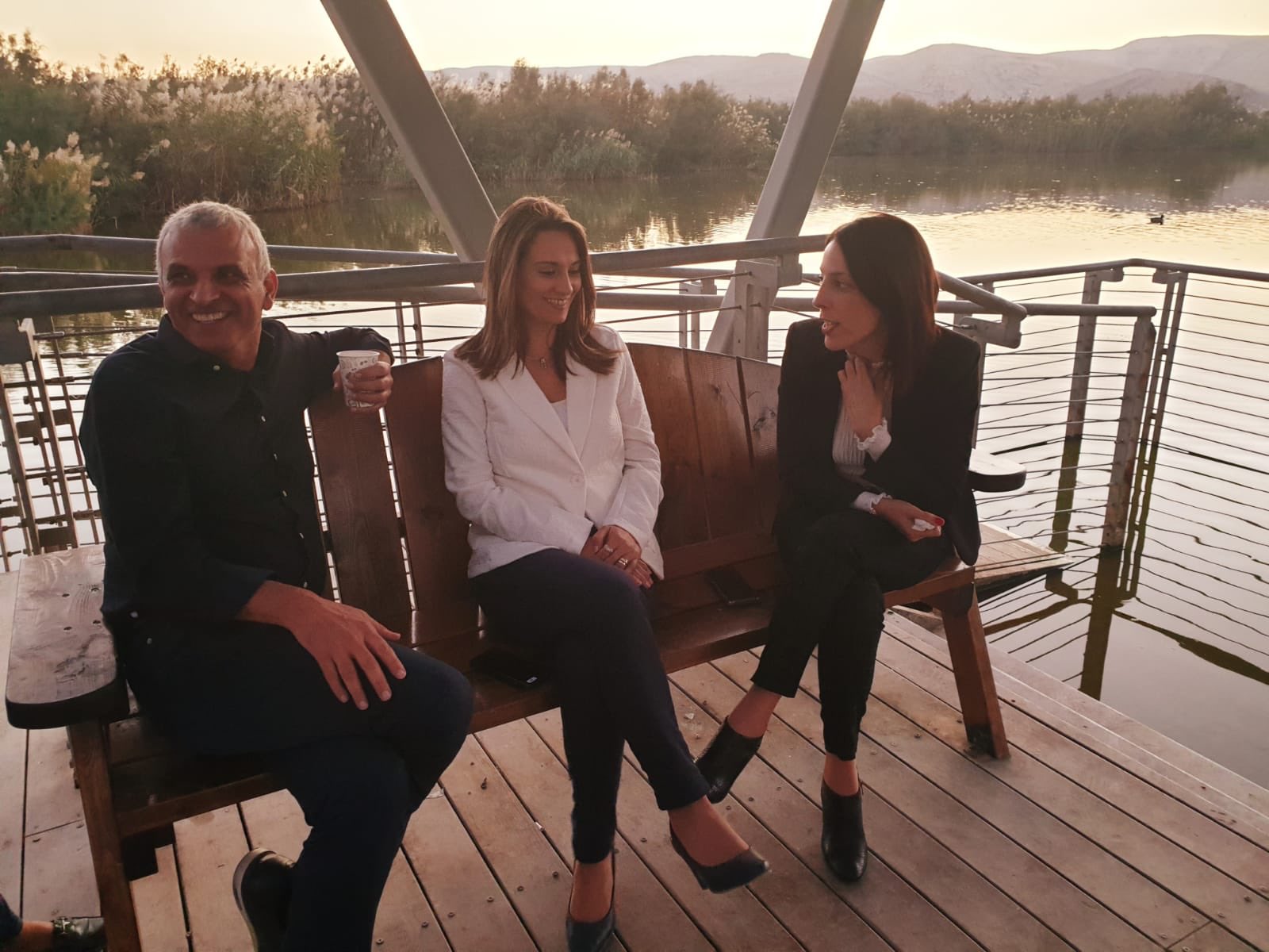 almog boker on Twitter: "מצאנו אותו! שר האוצר משה כחלון עם שרת הבינוי וראשת העיר ירוחם בשקיעה ...