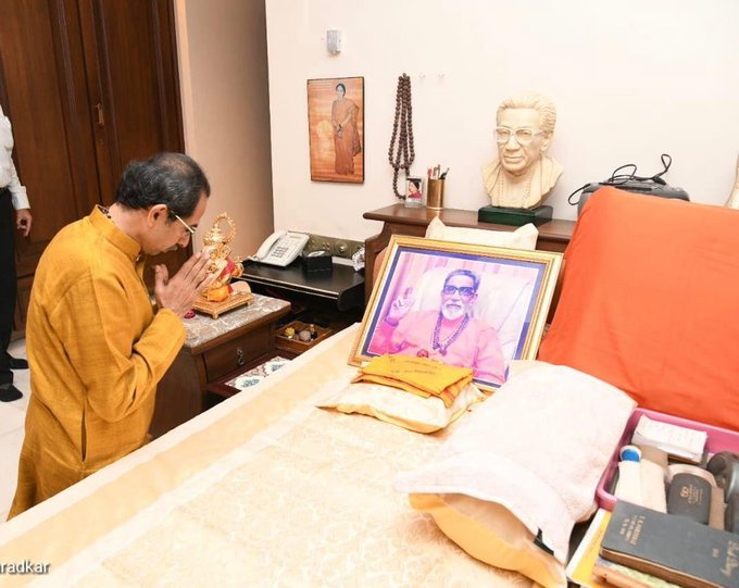 Uddhav Thackeray seeks blessings of his father BalaSahebThackeray ...