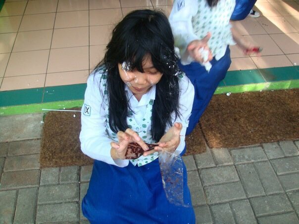 Babah on Twitter: "Nah pas SMP, temen-temen gua cakep-cakep semua (pada jaman itu ibarat ...