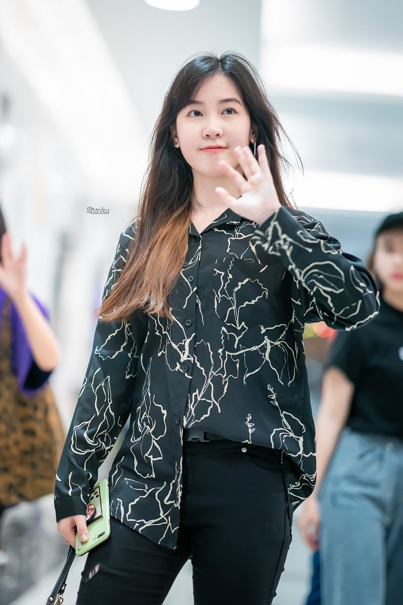 หมีถือกล้อง on Twitter: "แอบรอคลิปเต้นอยู่นะจ๊ะ #BambooBNK48 #BNK48 #037M2 #แก้มยุ้ยของน้องแบ๊ม ...