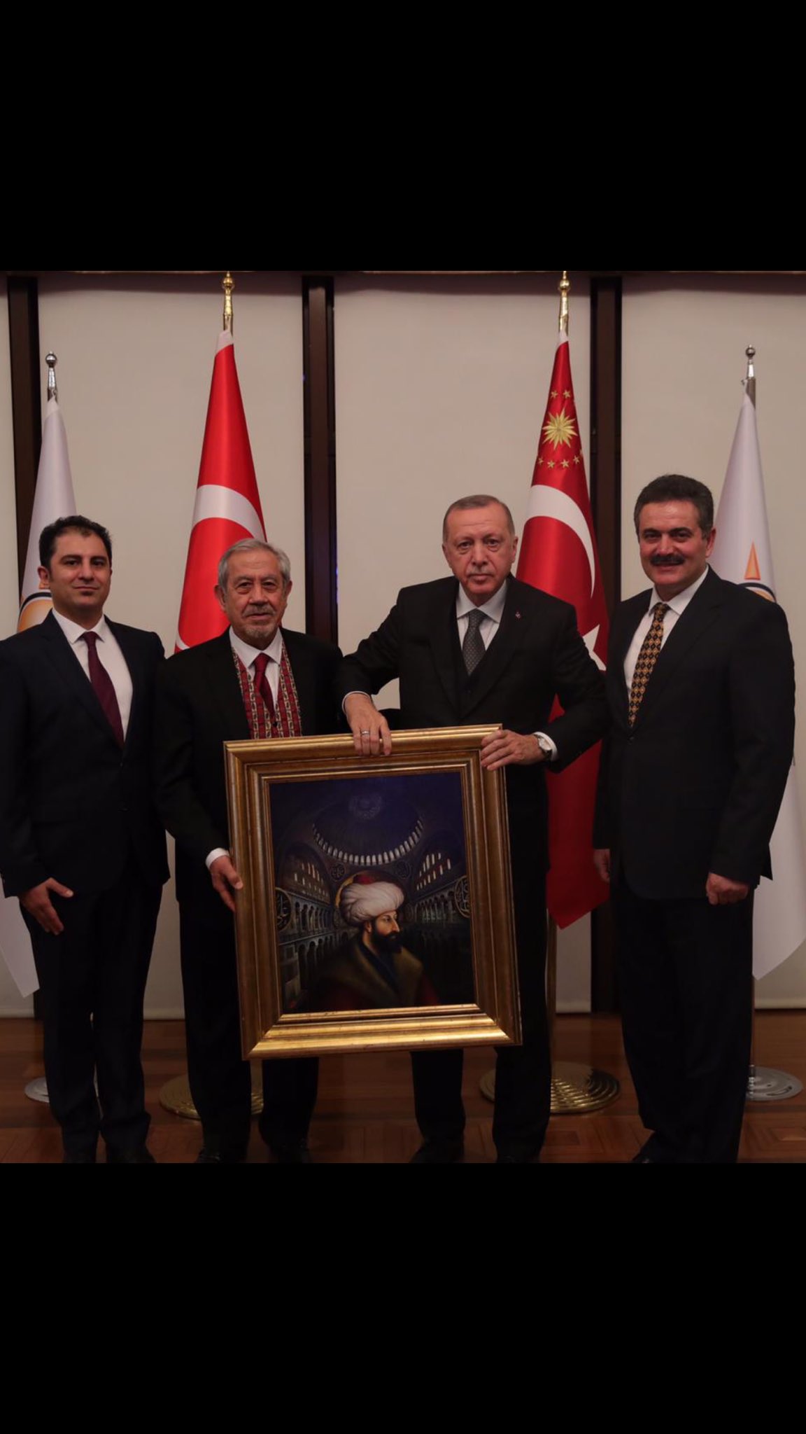 Av. Haluk İPEK on Twitter: "Ressam Yakup Cem ağabeyle Cumhurbaşkanımızı ziyaret ettik https://t ...