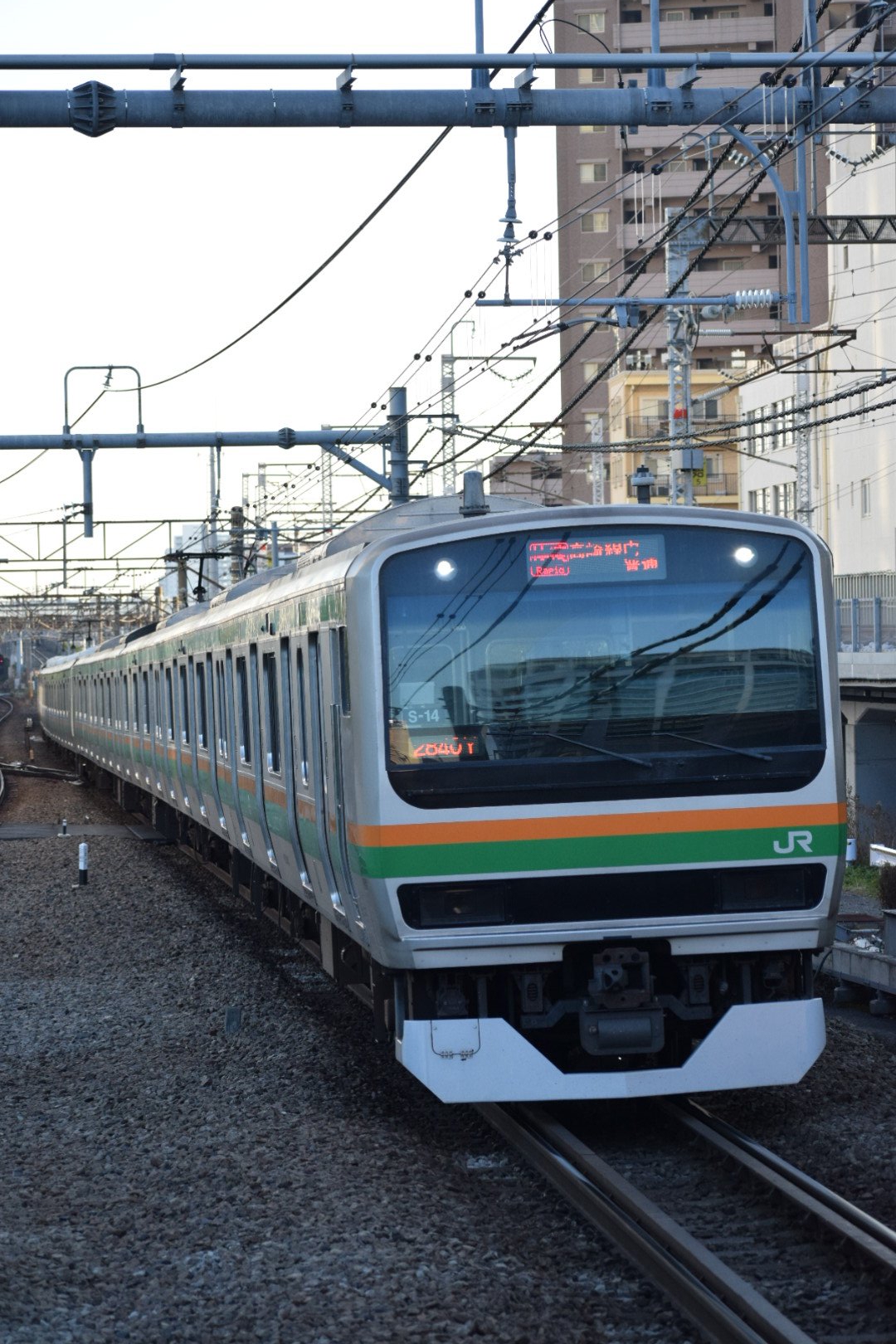 デハ8606(MEIGEO) on Twitter: "15:26に武蔵小杉駅横須賀線ホーム横浜方で撮ったE231系S-14＋E233系E-14編成の快速籠原行です。下二桁が揃った… #JR東 ...