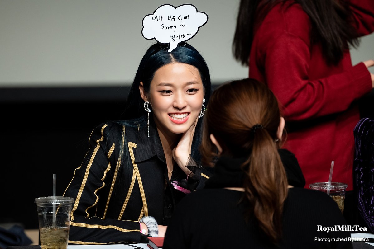 설현 - 191207 AOA 6TH MINI ALBUM [NEW MOON] 발매기념 팬사인회 (합정) #설현 #SEOLHYUN #AOA #ACE_OF_ANGELS ...