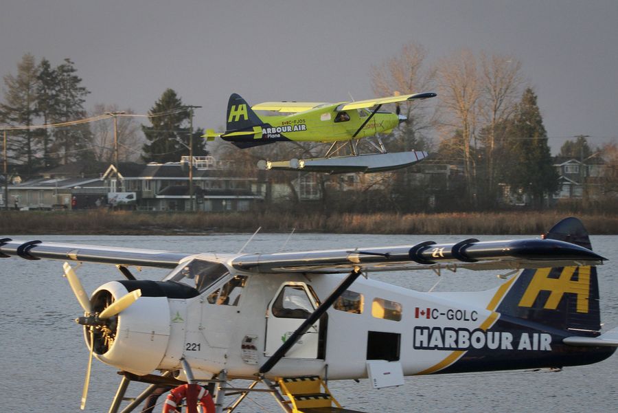 First e-plane ever & historic flight! World's first all-electric ...