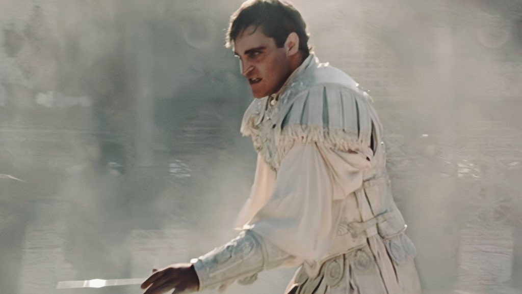 Commodus Gladiator White Armor