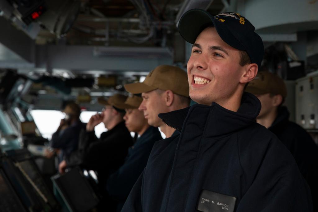U S Navy On Twitter Usnavy Photos Of The Day Usnavy Sailors Stand