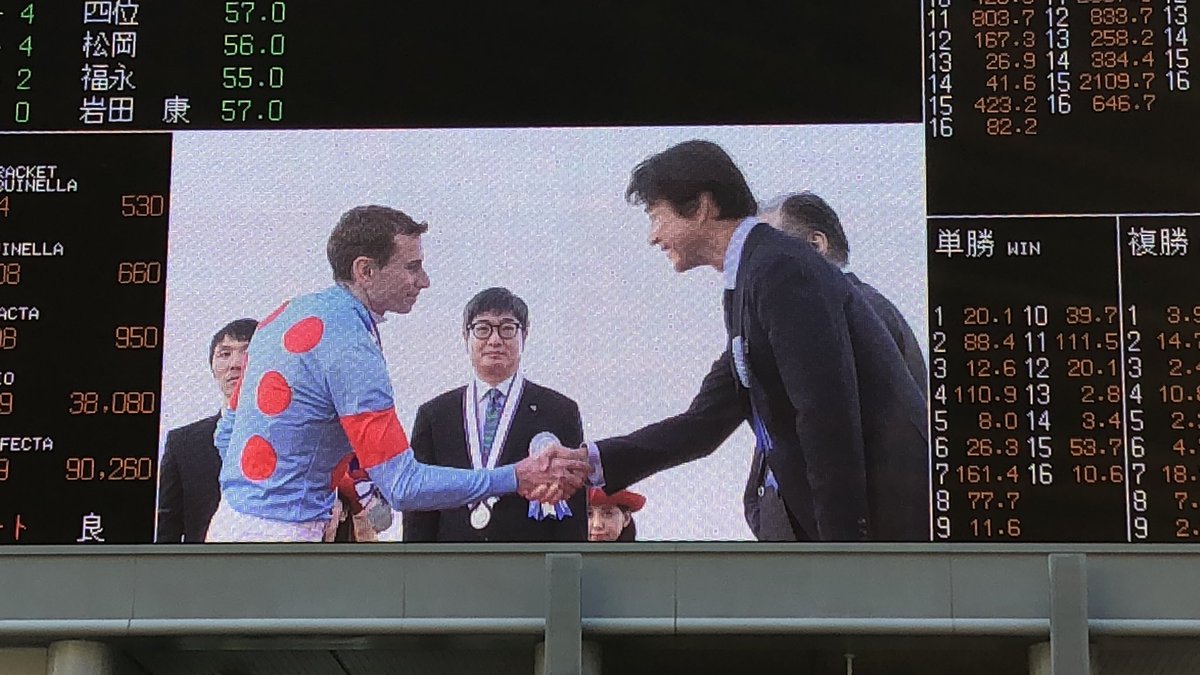 「今回の兵糧。中身は普通に飴ちゃんとかですが、 パッケージに感謝を詰め込みまし、たっ 」yanboの漫画