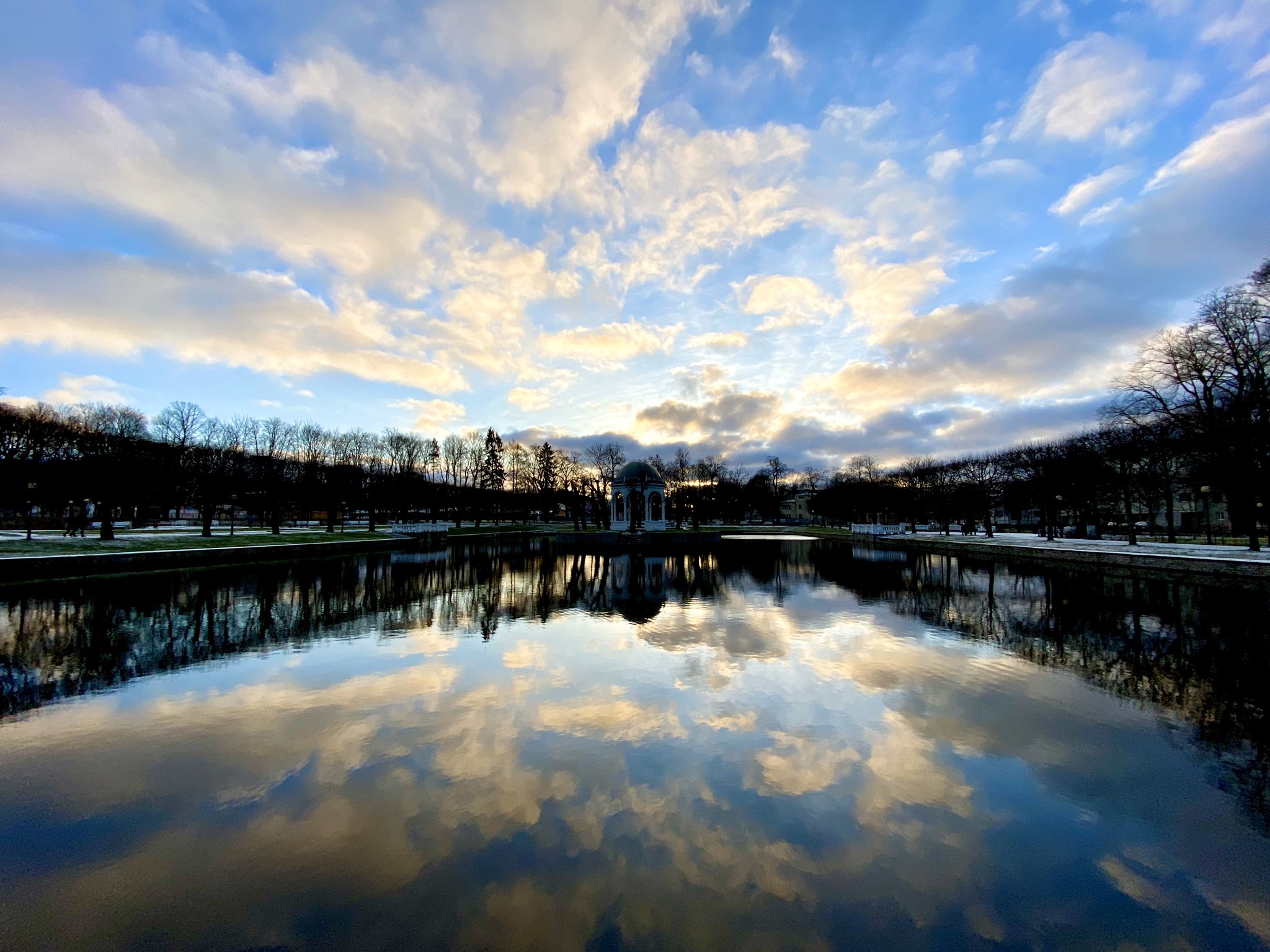 Romain Miot on Twitter: "Nous prenons le tramway et partons à l’extérieur de la capitale pour ...