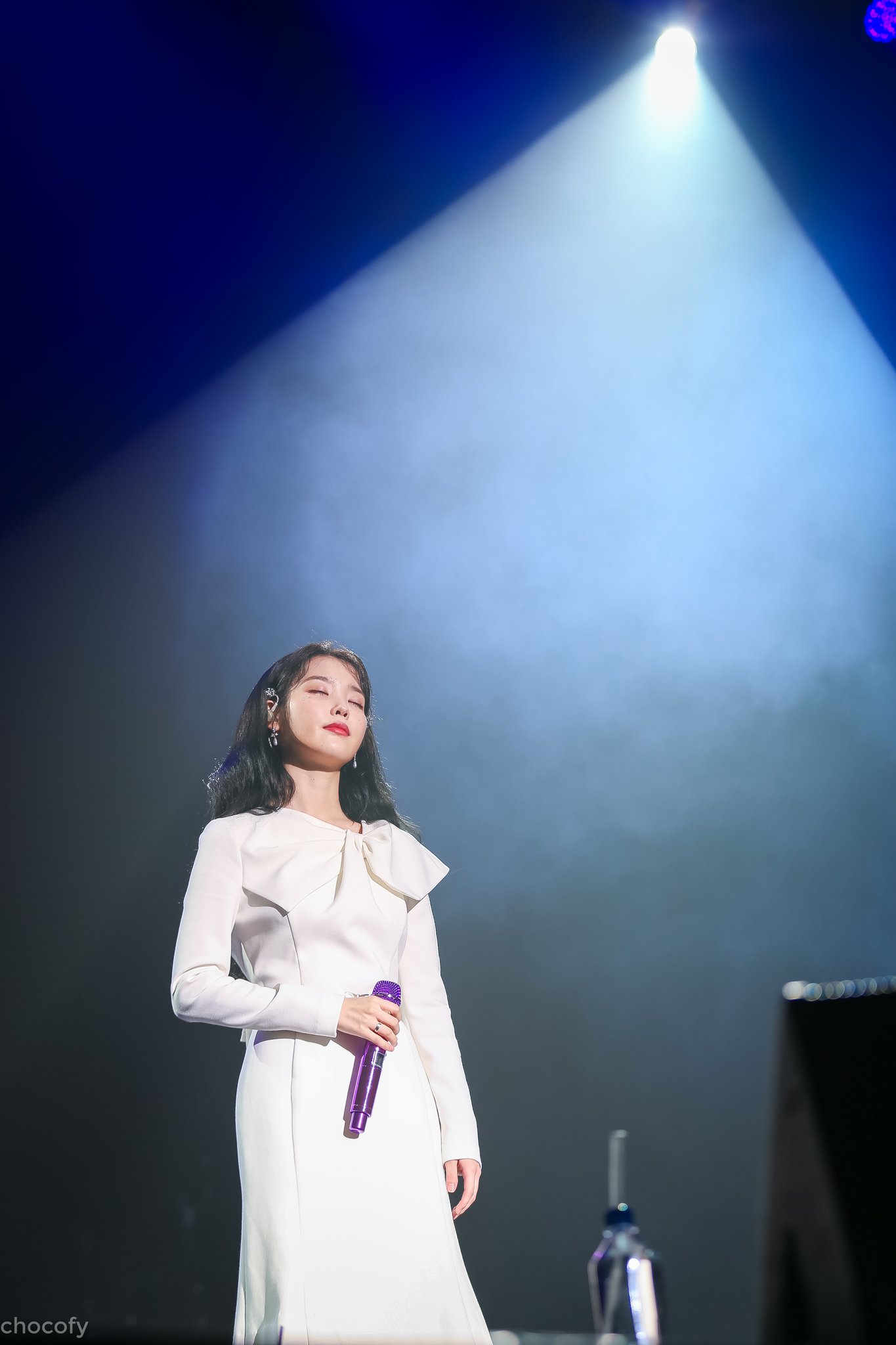chocofy on Twitter: "191228 🤍🤍🤍 Day 1 #IUinJKT #LovePoeminJKT #아이유 #IU https://t.co/jWRJAuXD1h ...