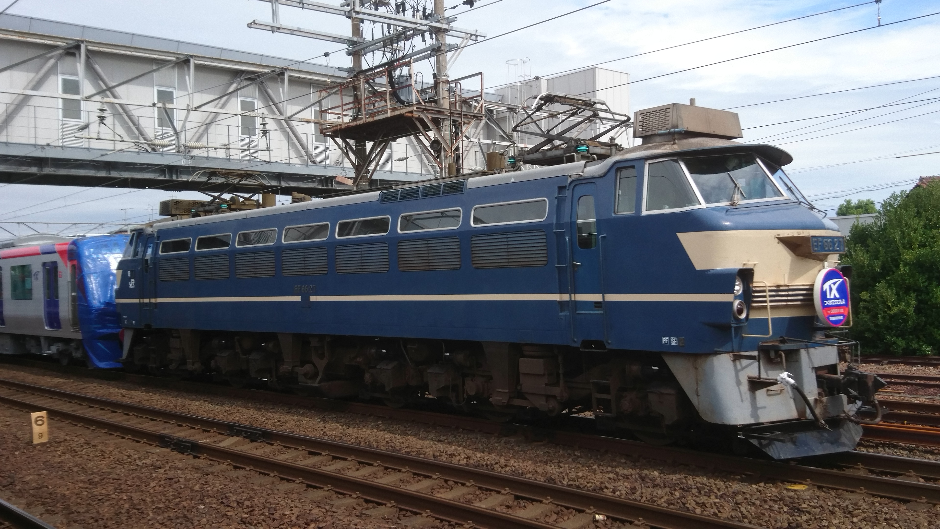 ギモッティ on Twitter: "JR西日本 南草津駅。 8864レ。 EF210-115+EF66-27+チキ。 https://t.co/VpiNR2rpGS" / Twitter