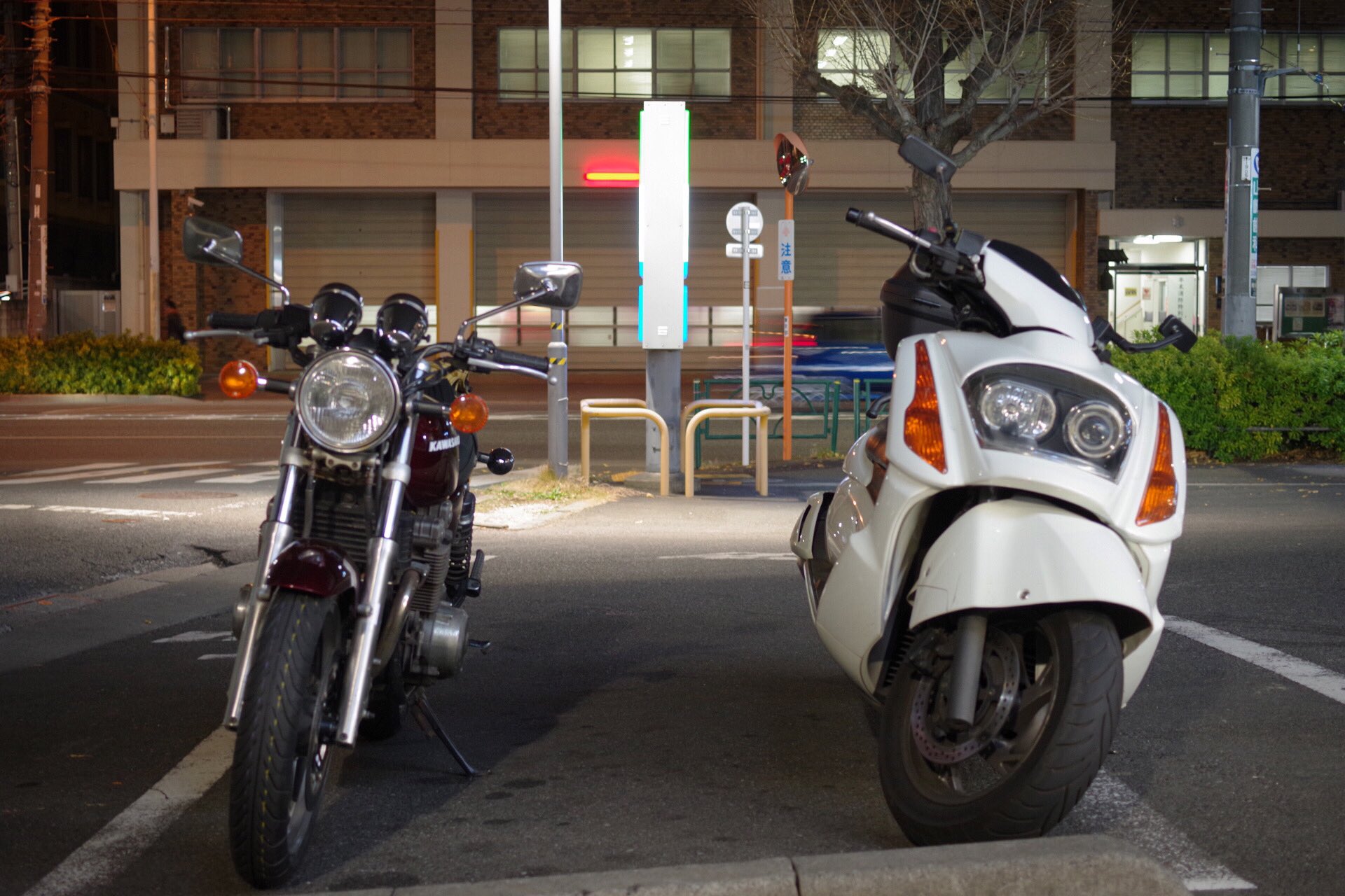 RyoSK Okabe on Twitter: "今日のDMC行きはゼファーと。 渋い単車でした。 しかしジェンマ、デカいw #zepher400 #ゼファー400 #ジェンマ250 # ...