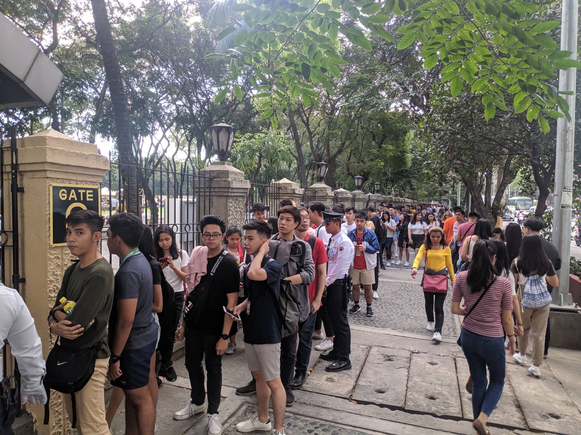 TomasinoWeb on Twitter: "@brinisaac_ Line situation at Gate 6-España as of 4:13 p.m. as Paskuhan ...