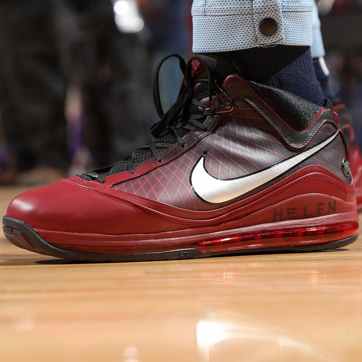 “Christmas” Nike LeBron 7s back on the court courtesy of CJC9BOSS ...