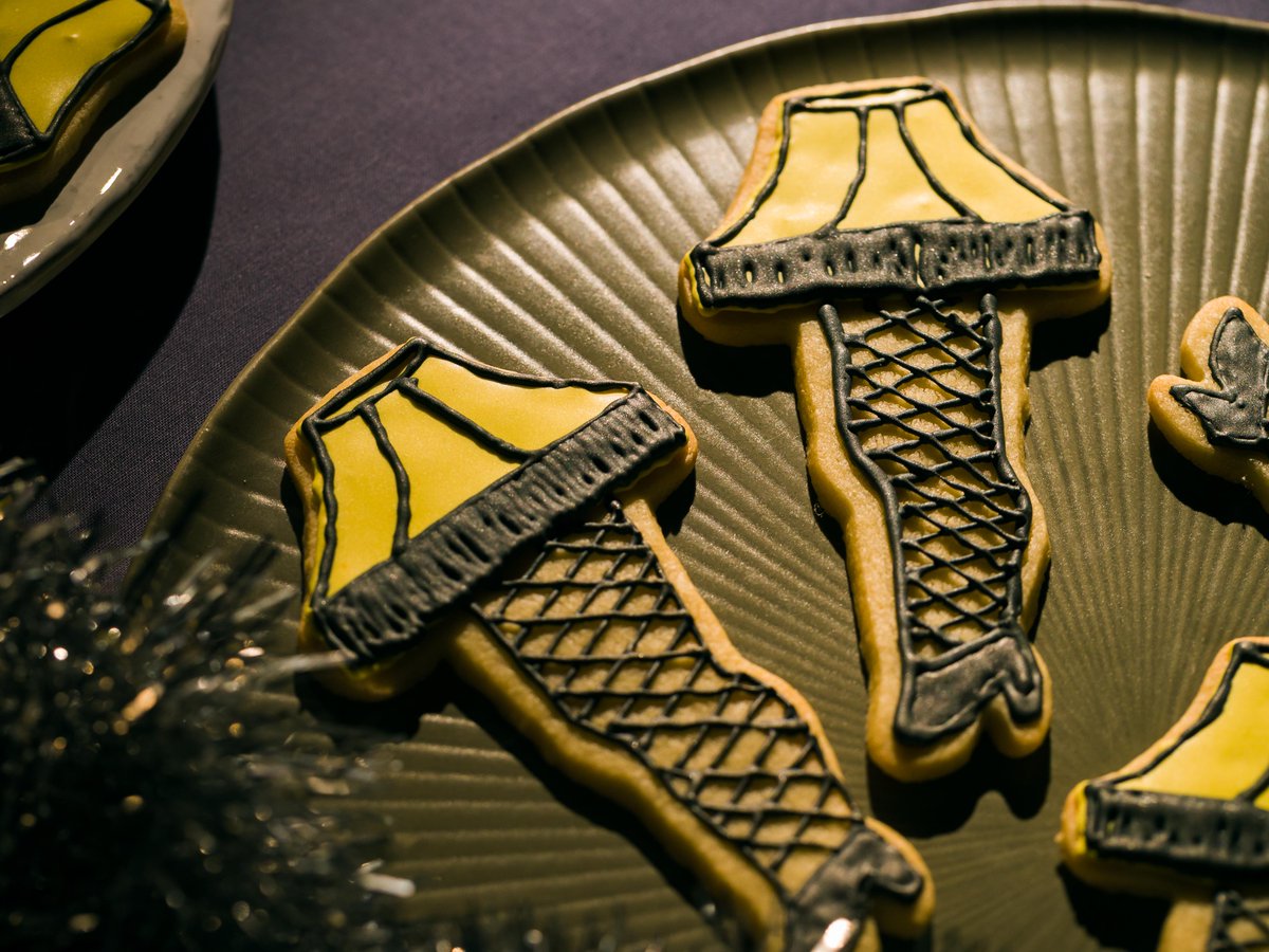 Fans of A Christmas Story HAVE to make these incredible Leg Lamp ...