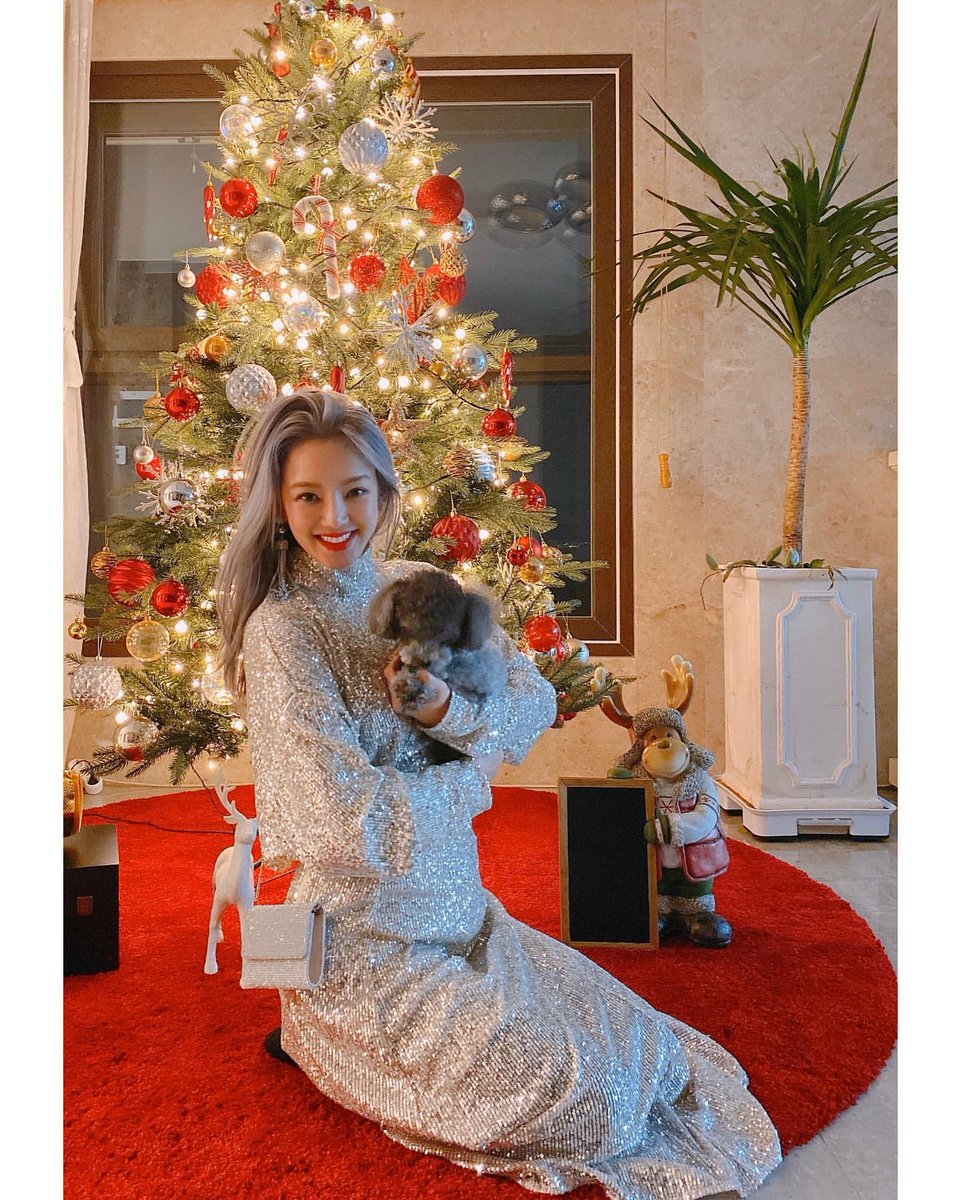 [INSTAGRAM CAROUSEL] hyoyeon_x_x: . 즐거운 성탄절보내고있나요🤩 . 모두 Merry Christmas ...