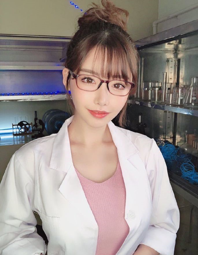 深田咏美(深田えいみ)eimi Fukada On Twitter 做某事的研究员!好看吗?👩🔬 とある何かを作る研究員お姉さん👩🔬