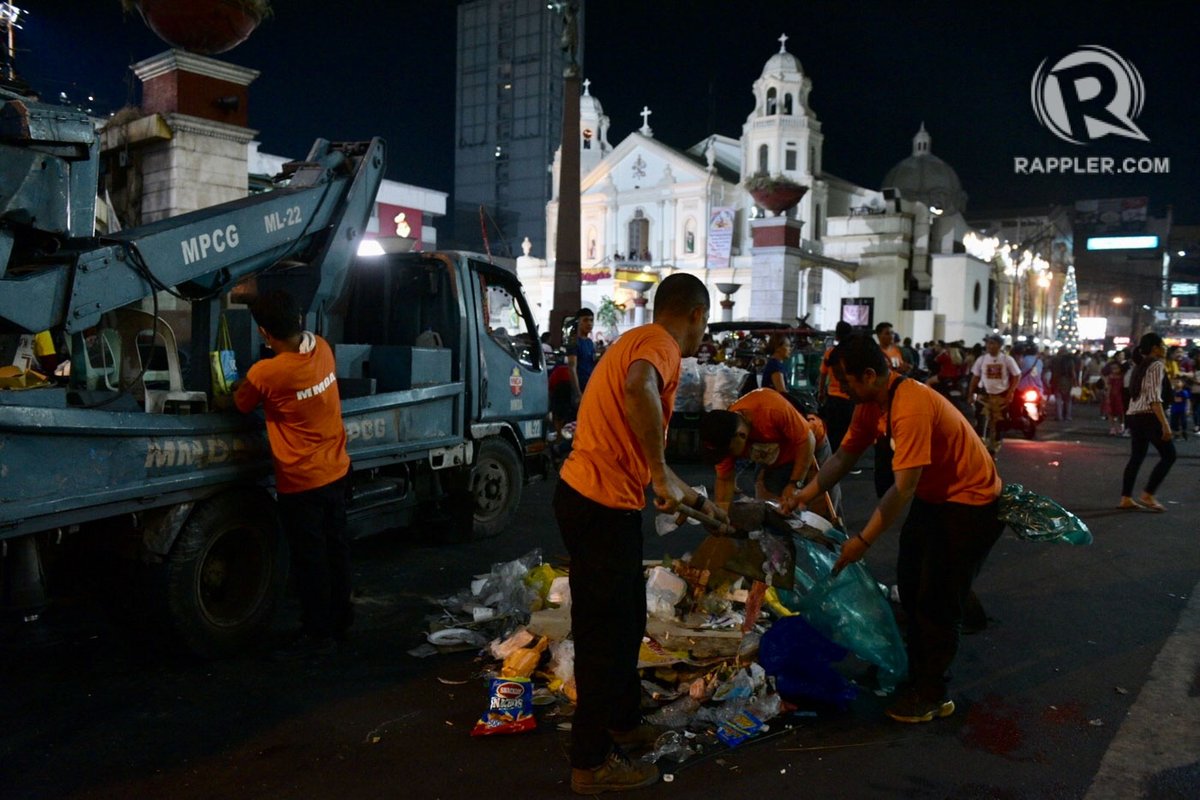 LOOK: MMDA workers clear the road along Quiapo Church in Manila of ...