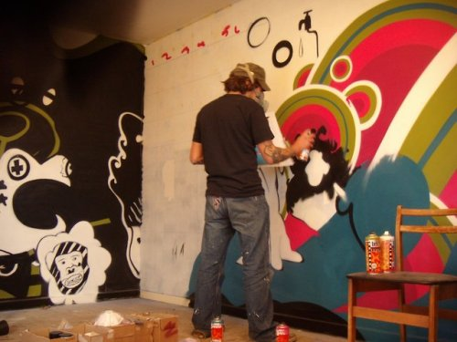 Favourite Worst Nightmare Artwork