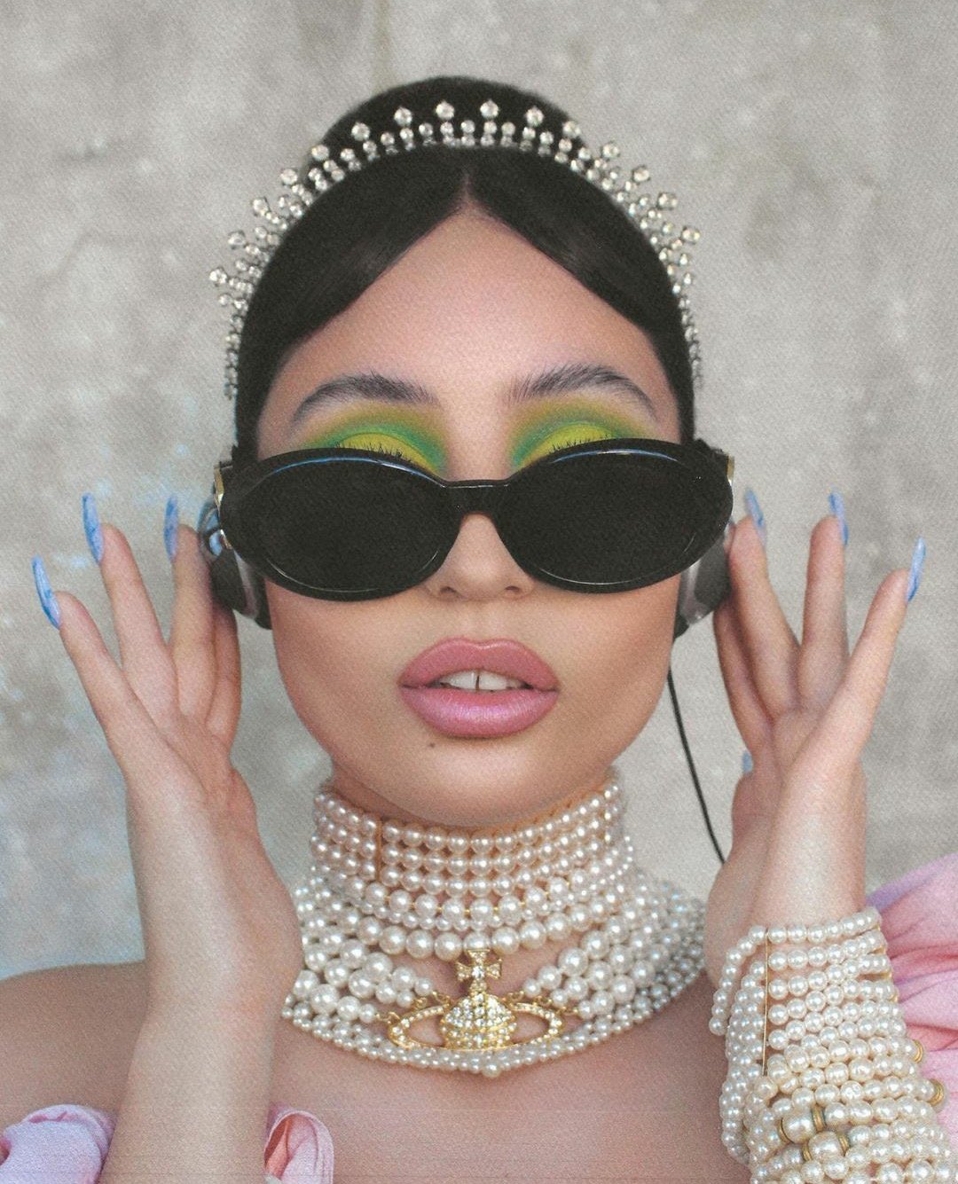 Nathan on Twitter: "alexa demie in a vivienne westwood pearl choker and gianni versace 1996 mod ...