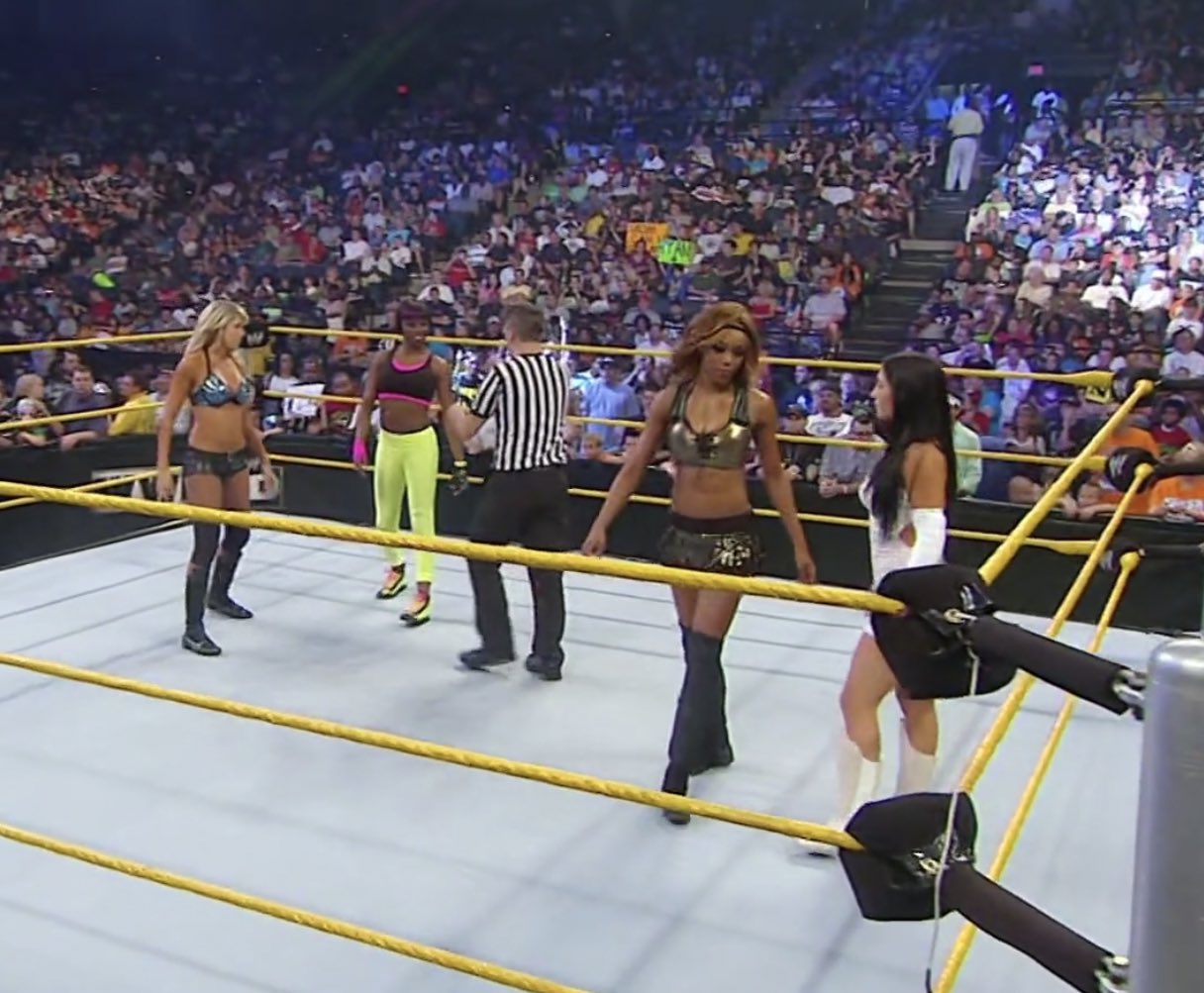 Kelly Kelly Vs Alicia Fox