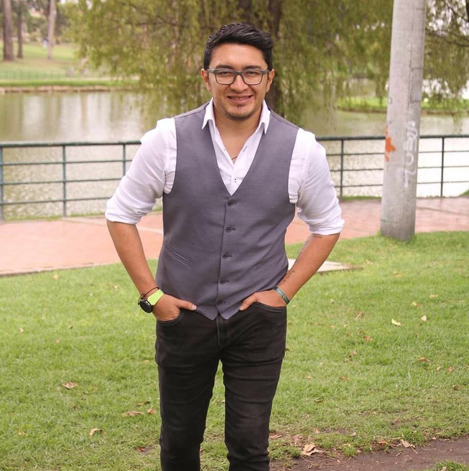 Martín Rivera Alzate on Twitter: "@quinteropfeifer Santiago Quintero Pfeifer es polítilogo con ...