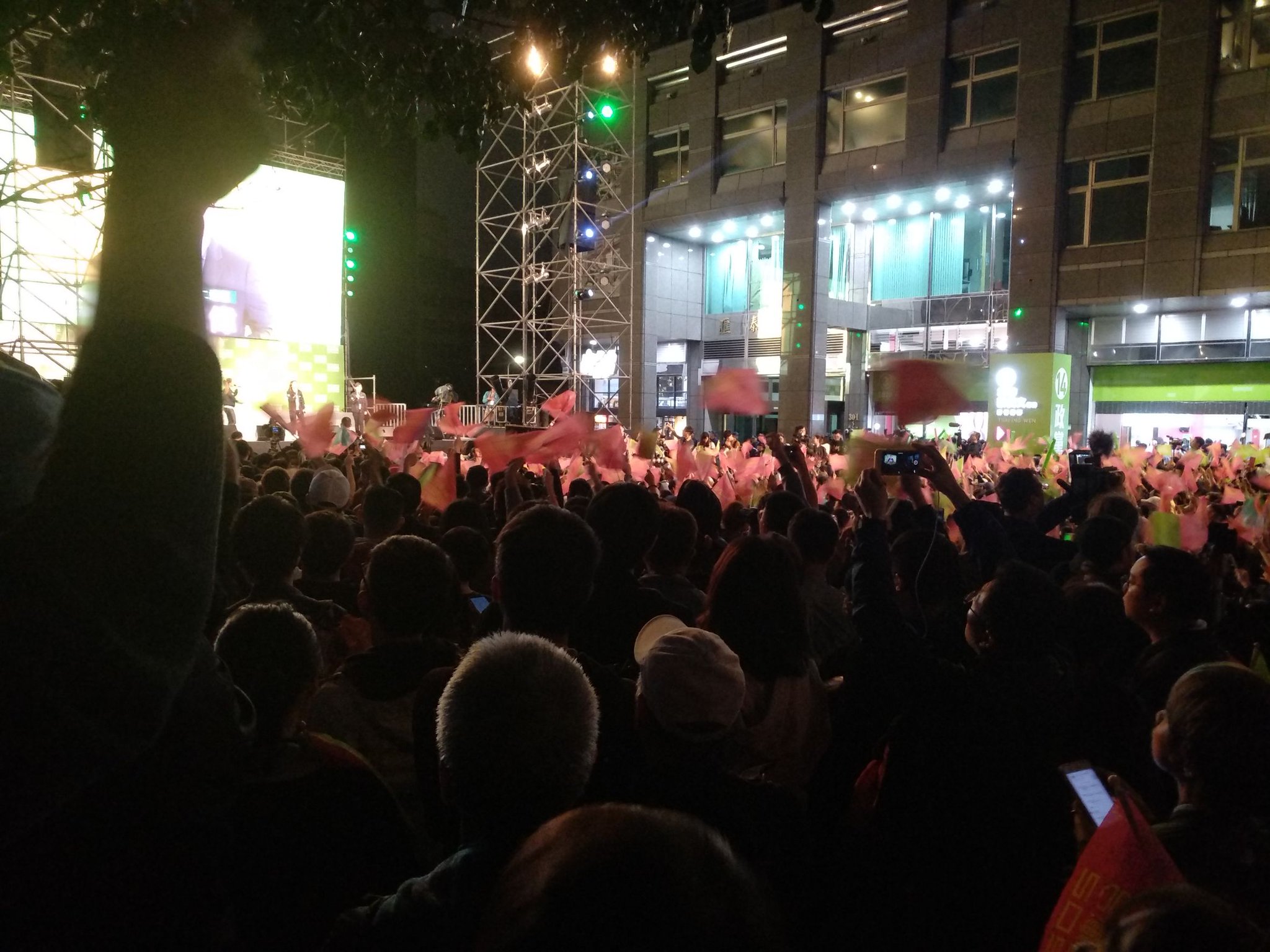 自由亚洲电台 On Twitter 【台湾大选开票 即时更新】 截止到台北时间19：30，台湾中选会的数字为：蔡英文得票数为492万，韩国瑜为323万，宋楚瑜为34万。 台湾大选开票 