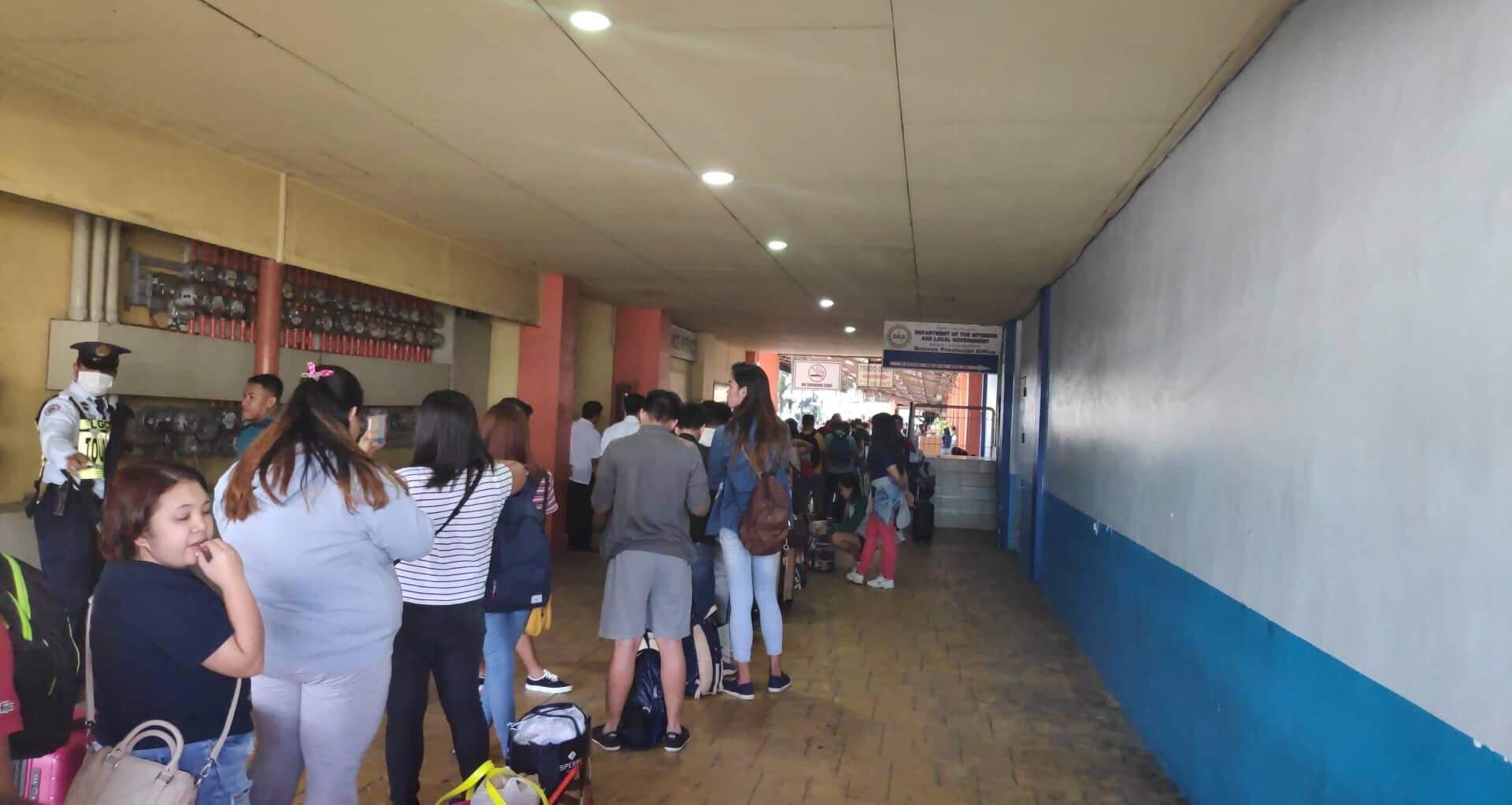 DZBB Super Radyo on Twitter: "#BantayBiyahe: Mga pasaherong pabalik ng Maynila, dagsa na sa ...