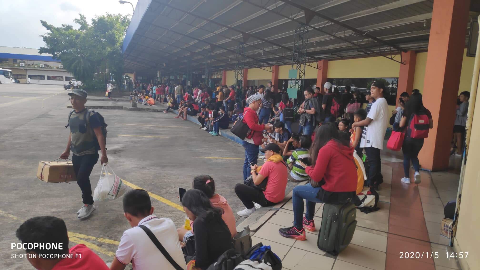 DZBB Super Radyo on Twitter: "#BantayBiyahe: Mga pasaherong pabalik ng Maynila, dagsa na sa ...