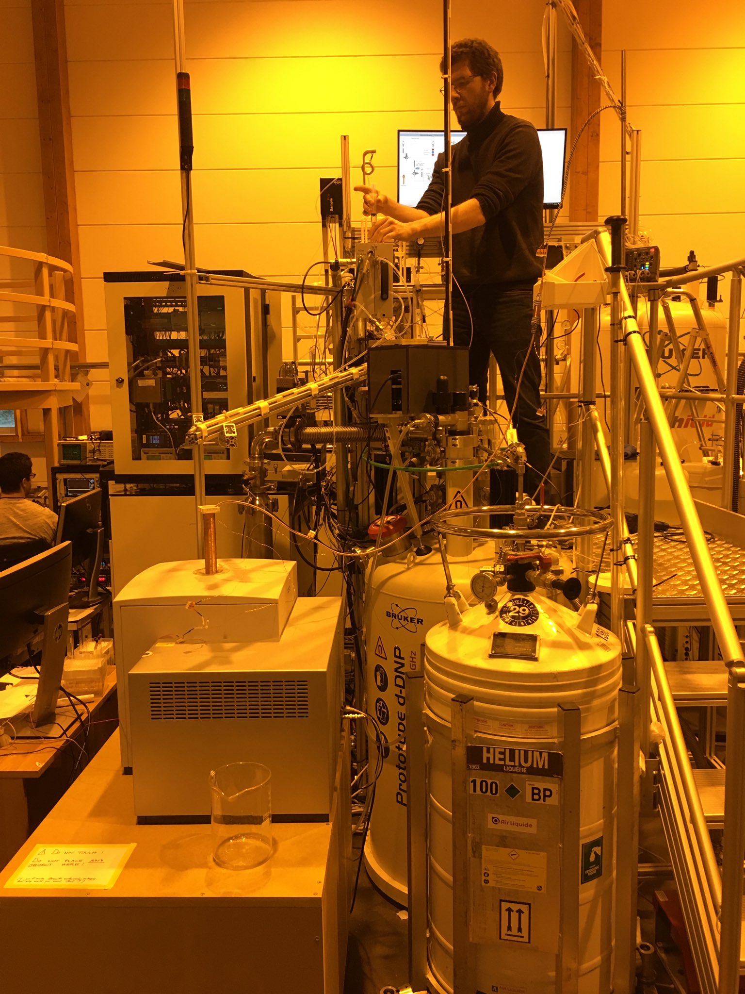 Quentin Chappuis Stern on Twitter: "5 min before the first dissolution DNP experiment detected ...