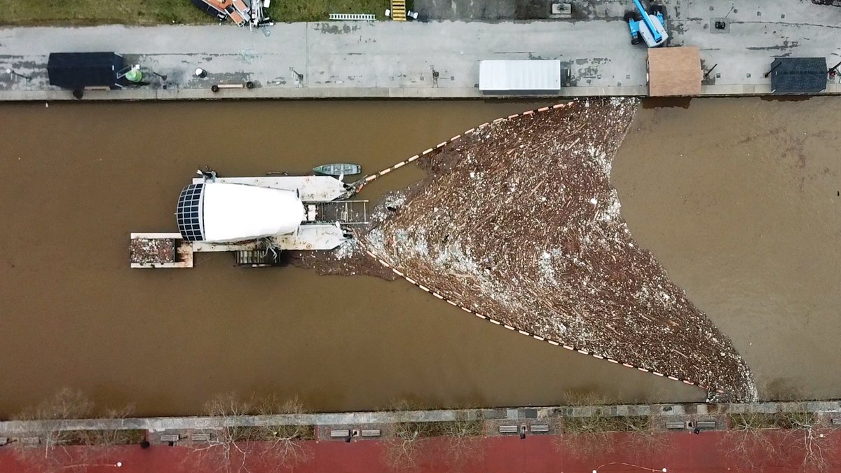 60 Second Docs on Twitter: "He’s removed over half a million plastic bags, @mrtrashwheel # ...