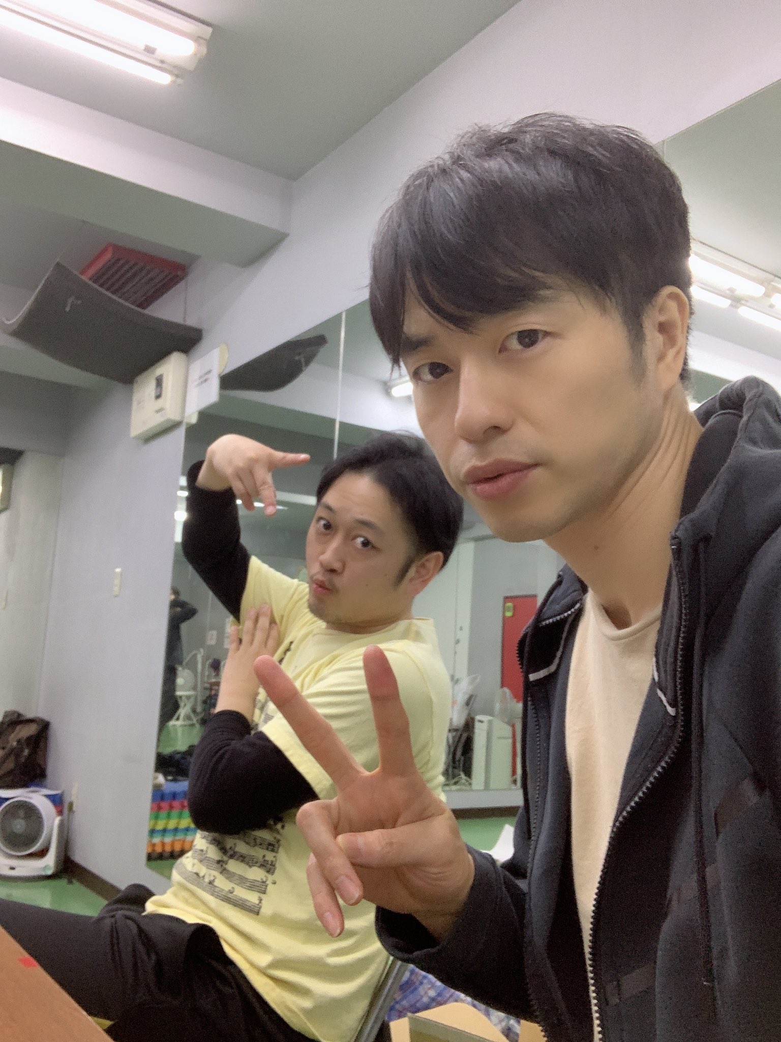 渡辺コウジ 2/15(火)YOSOU飛行DL販売開始 on Twitter: "舞台「#スペシャリストたちの中」 今日も今日とて脳に汗かく🧠💦 三人のエネルギーを一気に放出させる ...