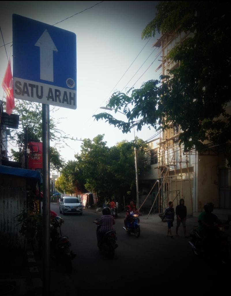 Yth Bpk @hendrarprihadi , @Dishubkotasmg mohon periksa, rambu ...