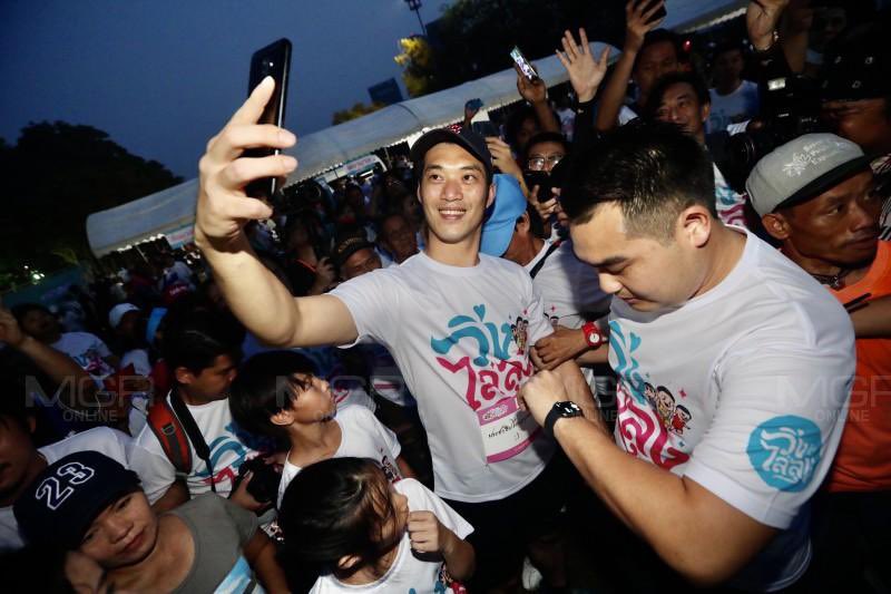 MGROnlineLive on Twitter: "บรรยากาศงาน “#วิ่งไล่ลุง”ที่สวนรถไฟ มีประชาชนที่ลงทะเบียนร่วมกิจกรรม ...